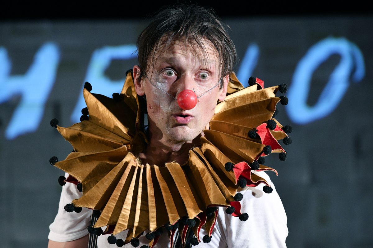 MandićCirkus (oblečen) - SNG Drama Ljubljana